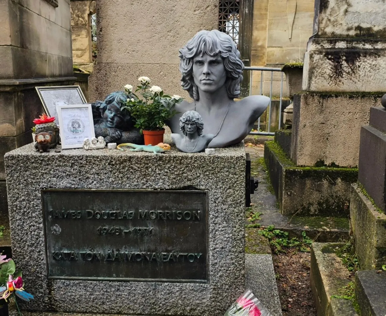 Statue stolen from Jim Morrison's grave found after nearly 40 years | УНН