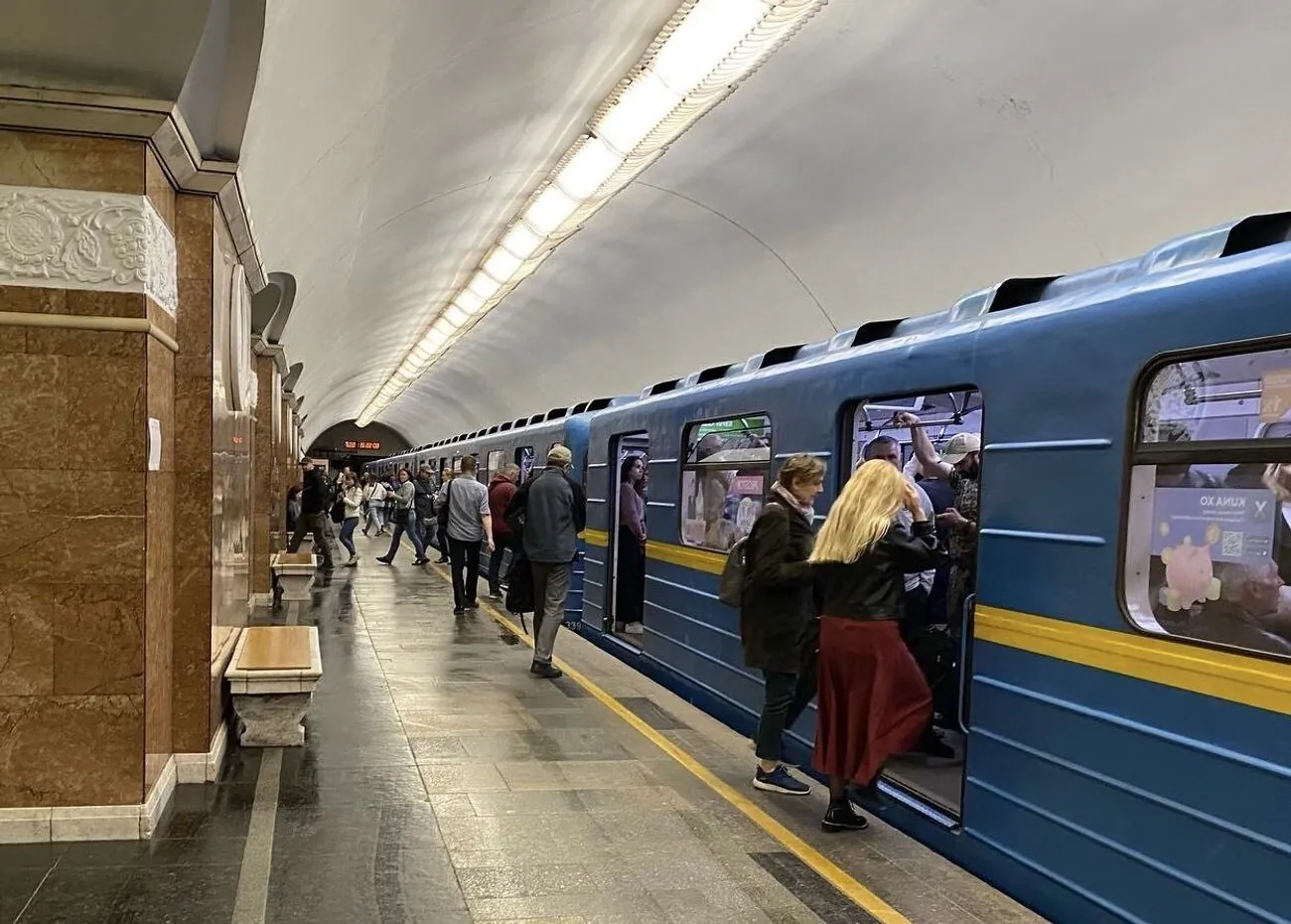 A 19-year-old railway surfer almost died in the tunnel on Kyiv's blue ...